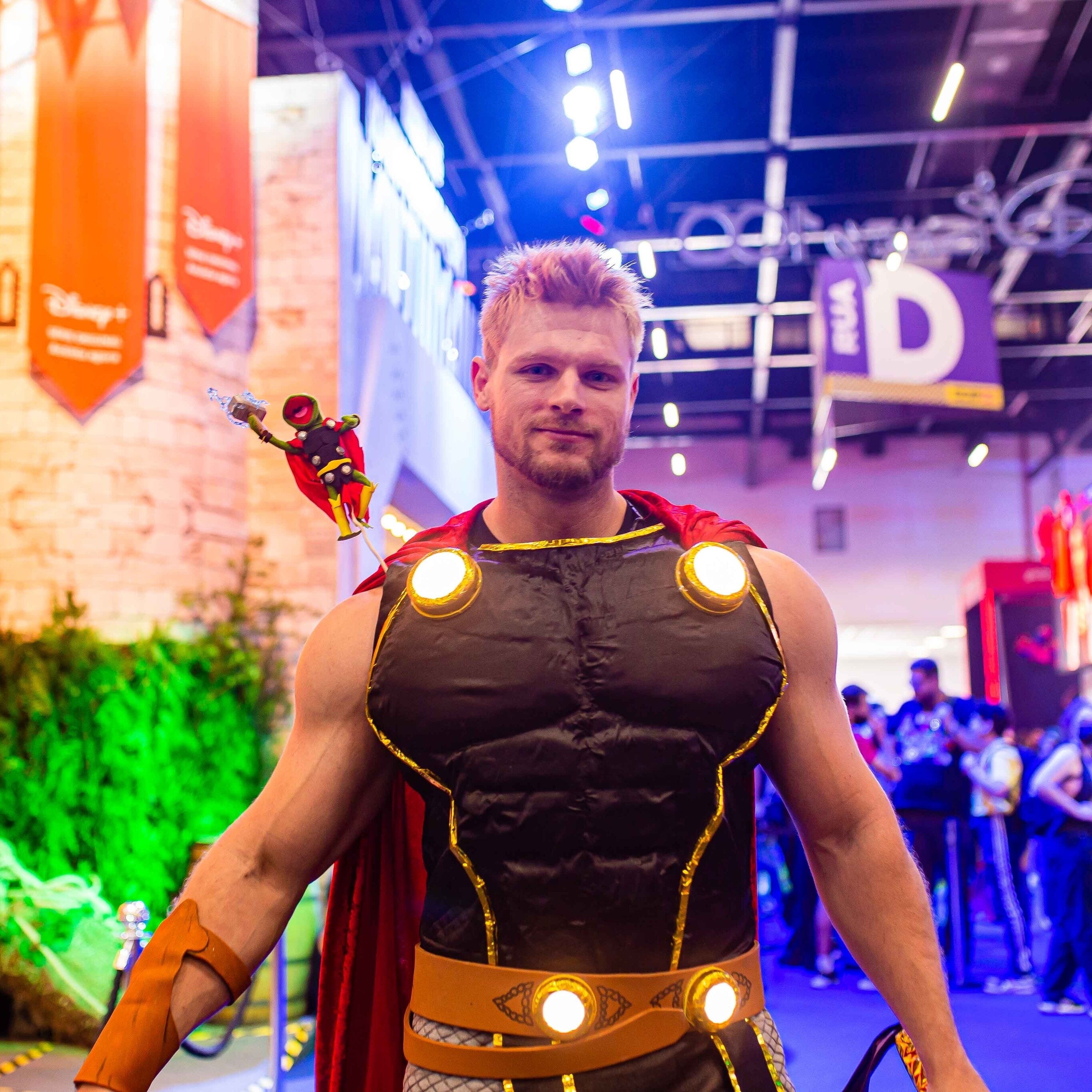 Fãs da Marvel, Avante: Cosplayer de Thor conta como super-heróis o ...