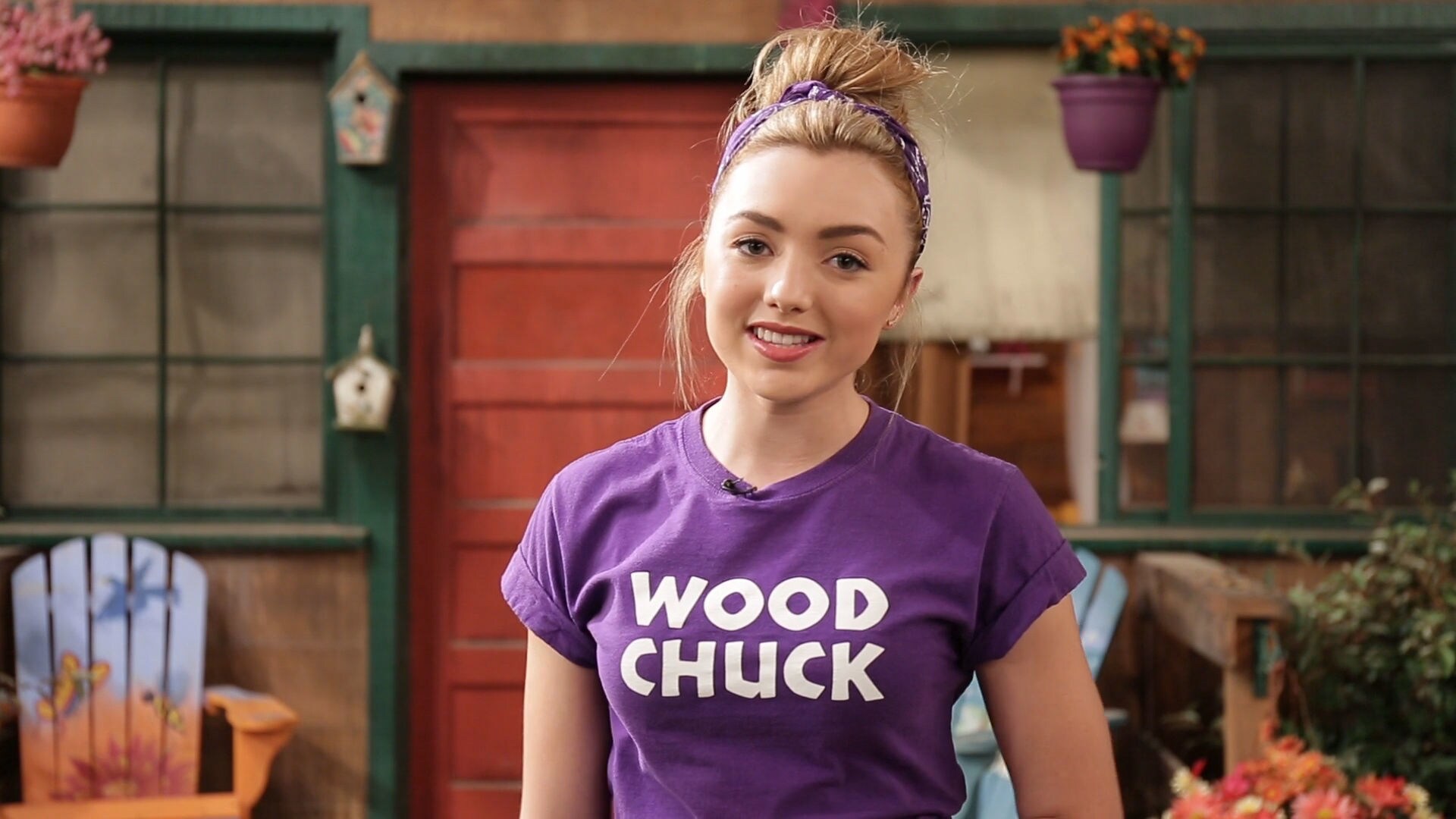 Peyton List Y Skai Jackson En Un Trampolín