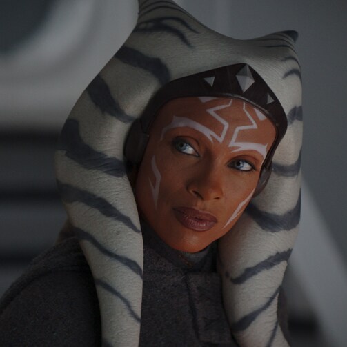 ¿De qué color es el sable de luz de Ahsoka Tano? | Disney Latino