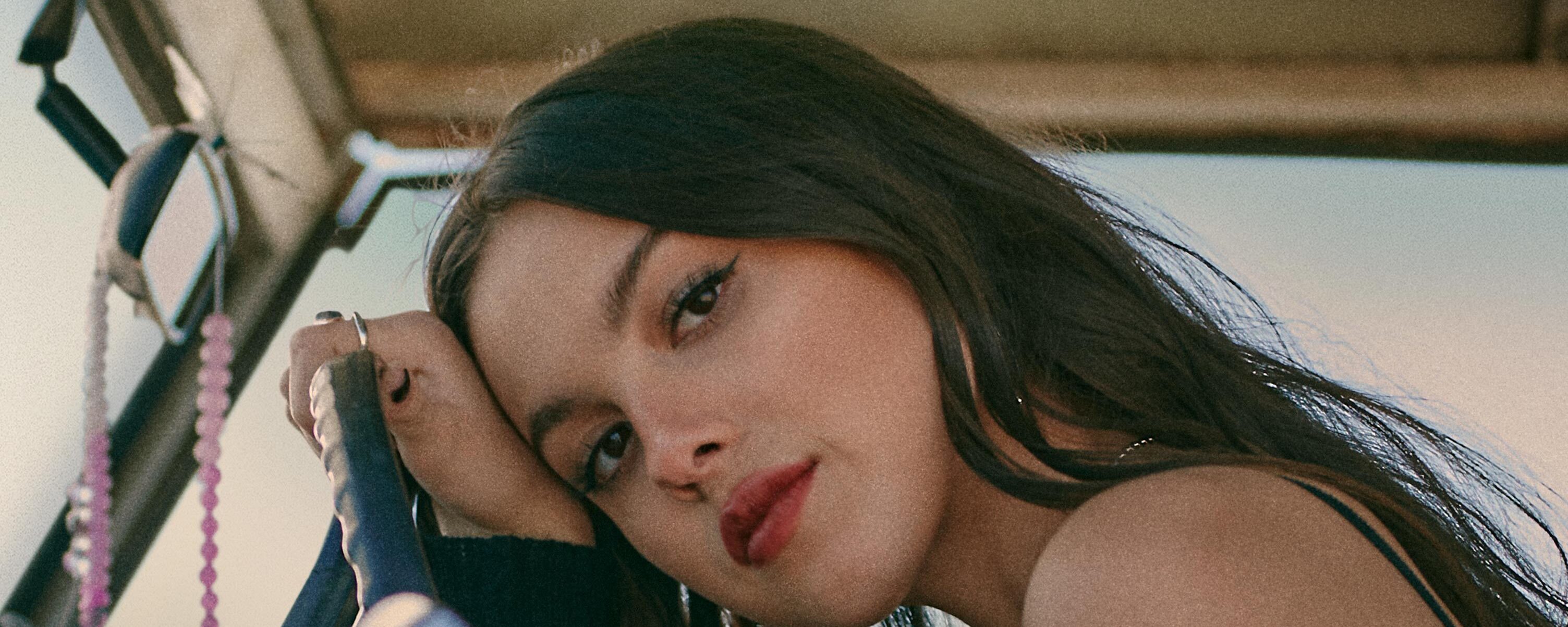 “Olivia Rodrigo: Driving home 2 u (a sour film)” tráiler y póster ya ...