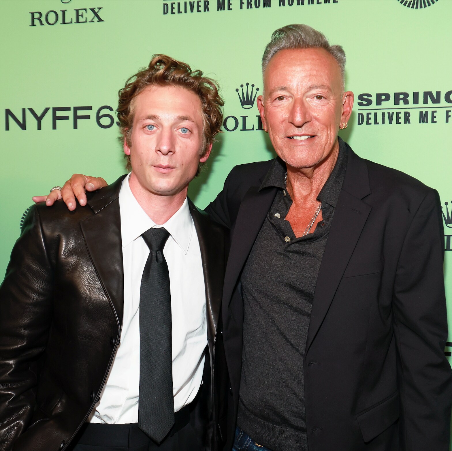 BRUCE SPRINGSTEEN Y JON LANDAU ASISTEN JUNTO A JEREMY ALLEN WHITE ...