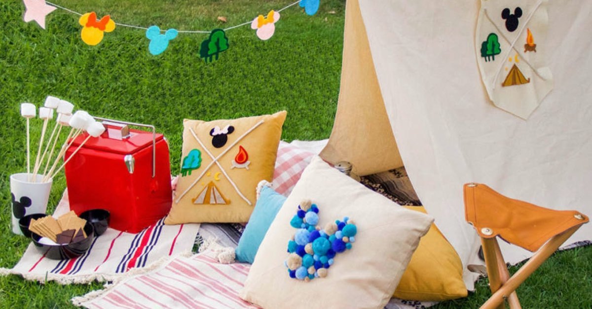 Disney Magic Moments - Mickey Mouse Camp Out | Disney Magic Moments ME-EN