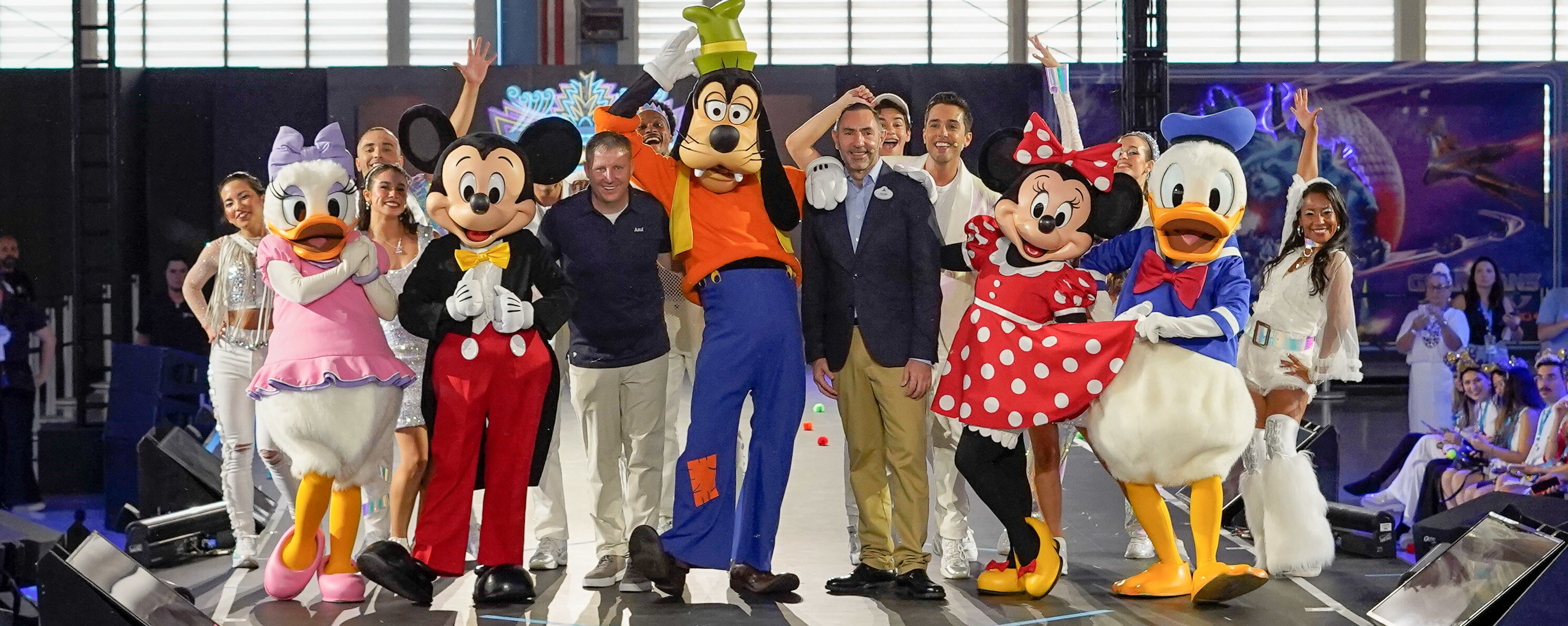 Walt Disney World Resort presenteia brasileiros com novo integrante da ...