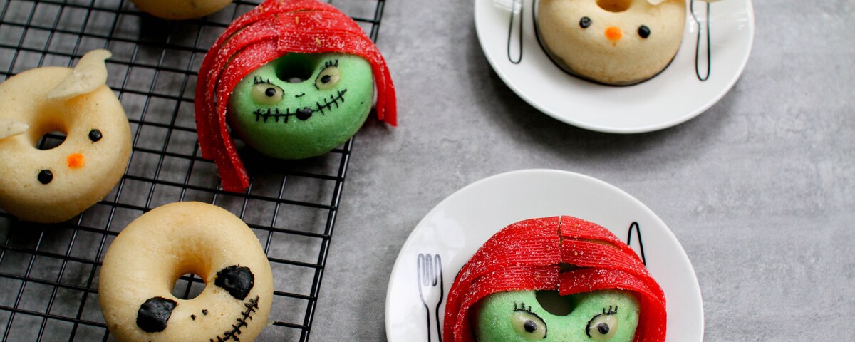 What’s This? There’s ‘Nightmare’ Donuts Everywhere! | Disney News