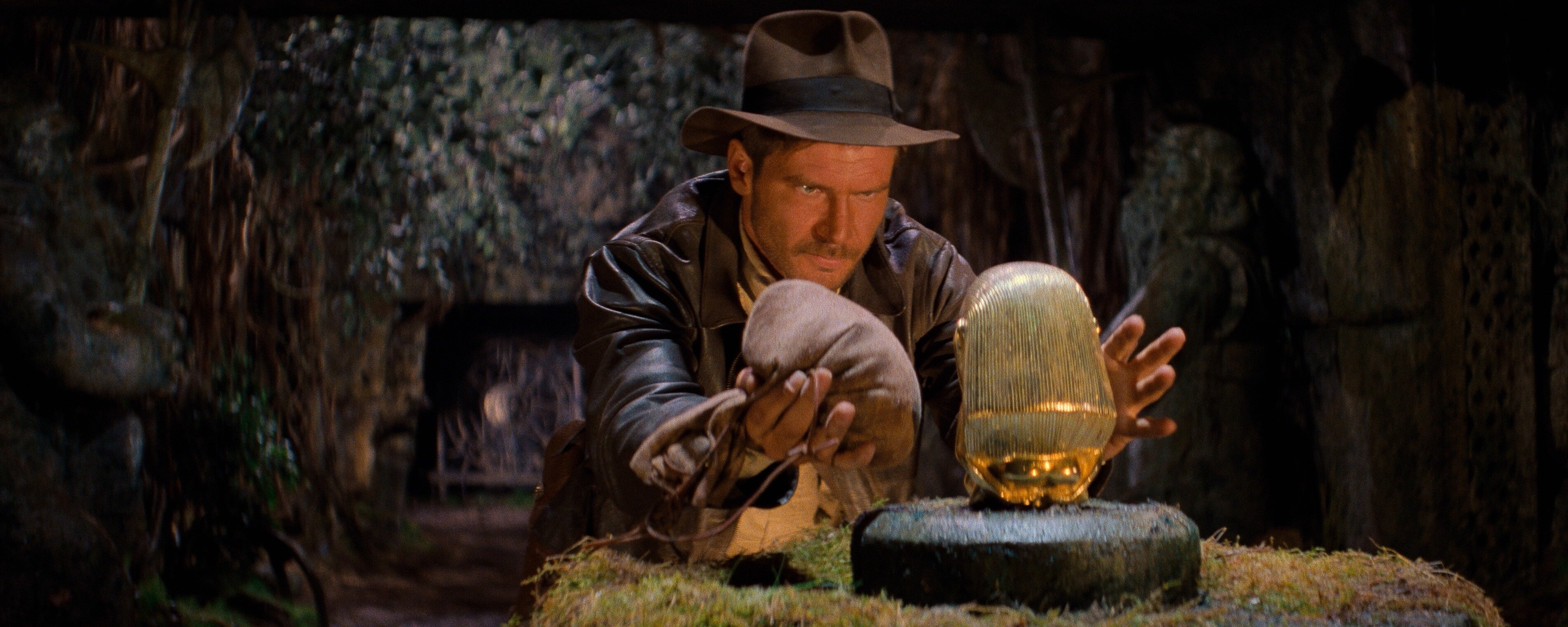 Onde ver Indiana Jones e os Caçadores da Arca Perdida online | Disney ...