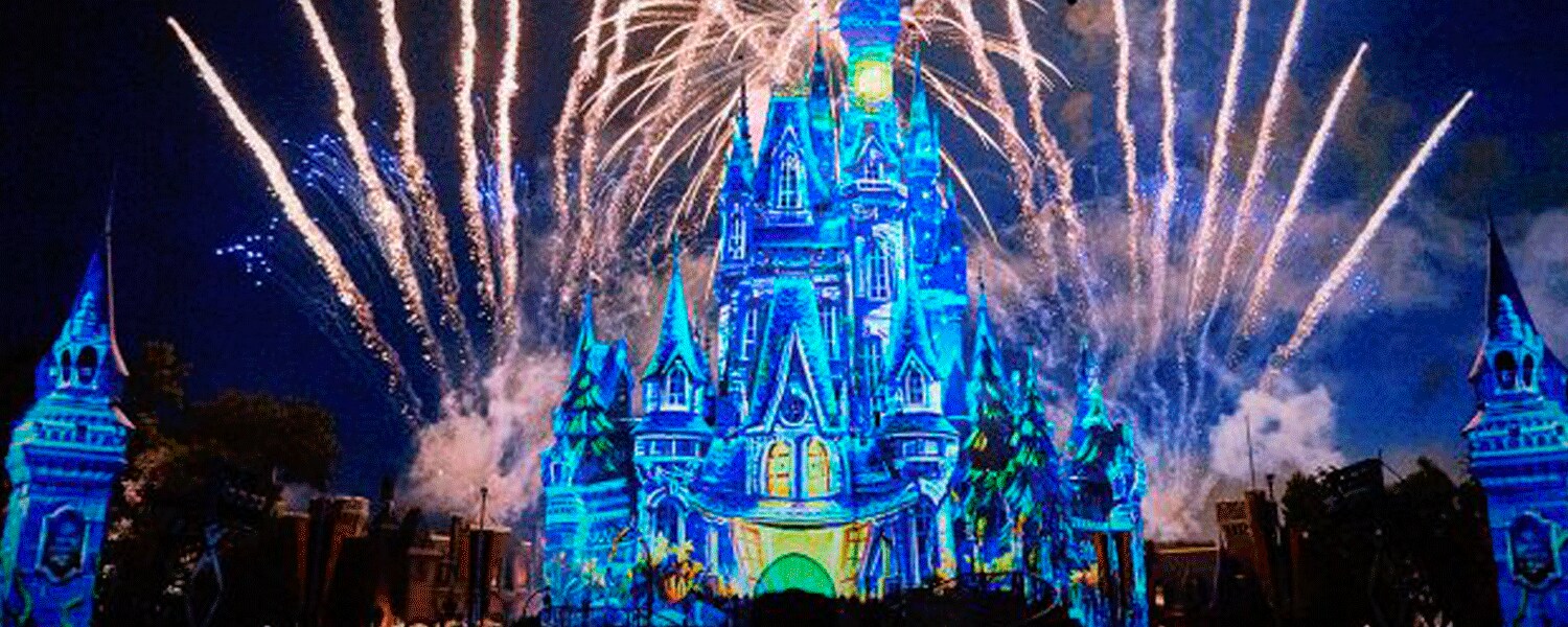 Exibição virtual do show "Disney’s Not-So-Spooky Spectacular" no Walt ...